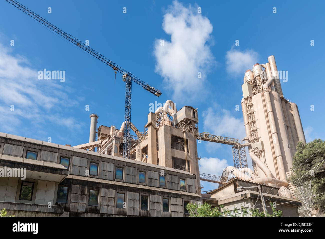 The installations of the Cement Factory in Arrabida of the company ...