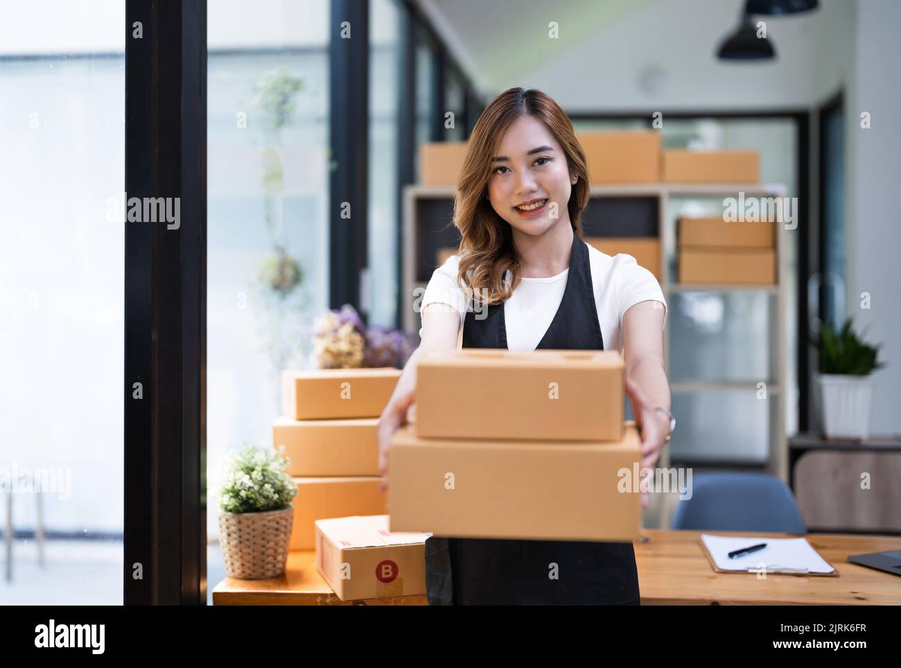 Delivery boxes hi-res stock photography and images - Alamy