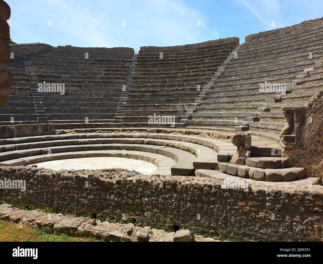 The amphitheatre building hi-res stock photography and images - Alamy