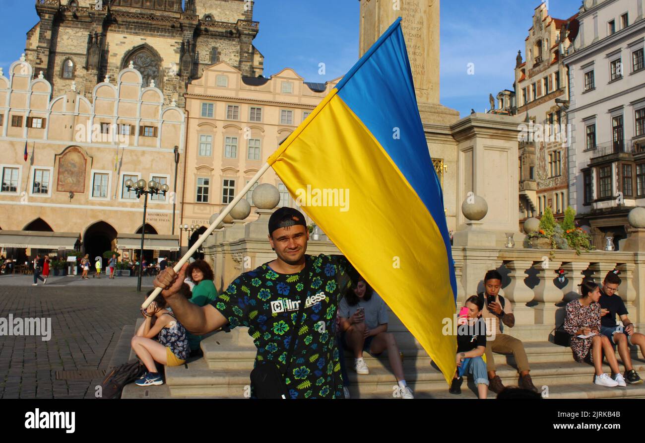 Human chain formed by Ukrainians and their supporters, part of the ...