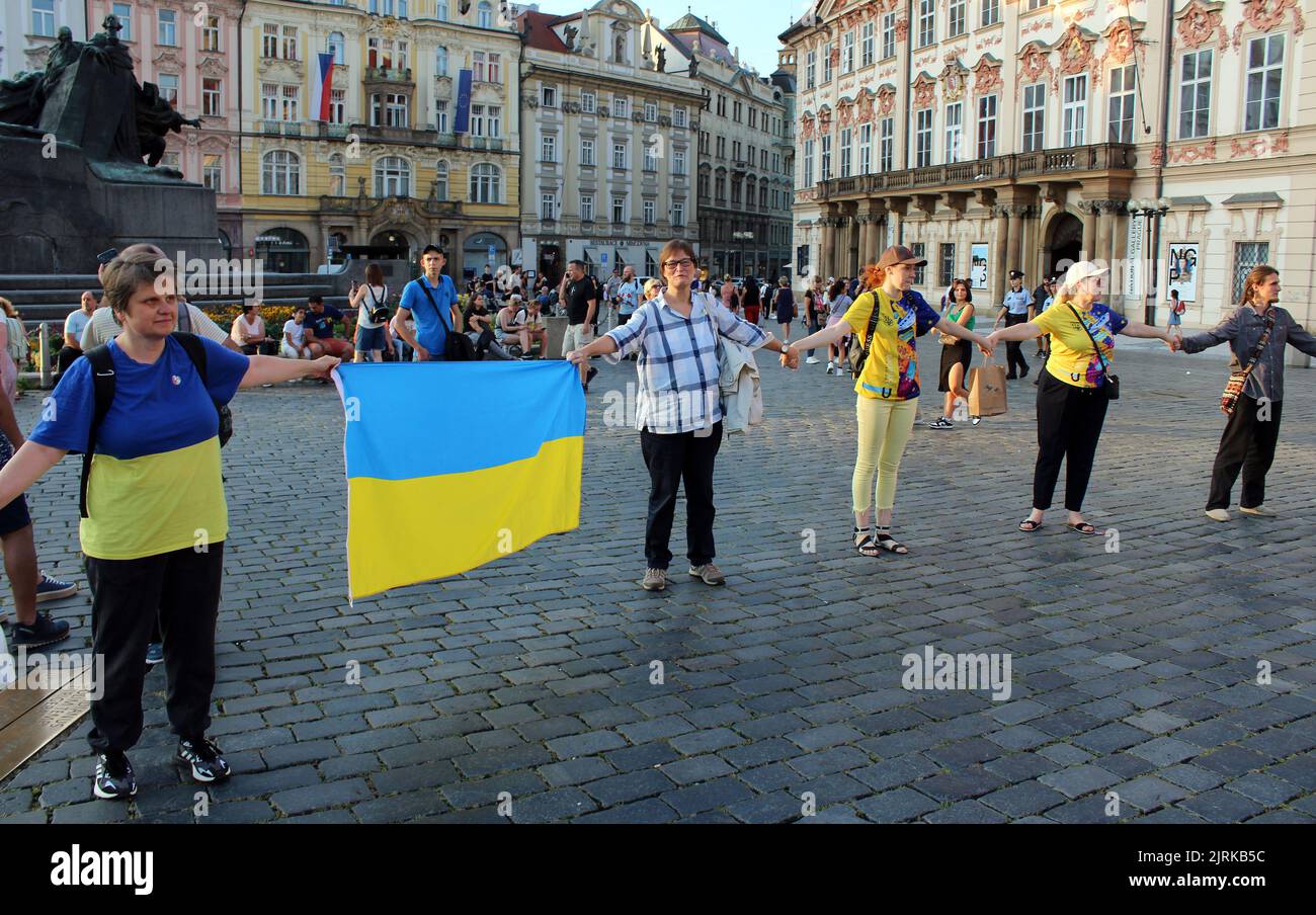 Human chain formed by Ukrainians and their supporters, part of the ...
