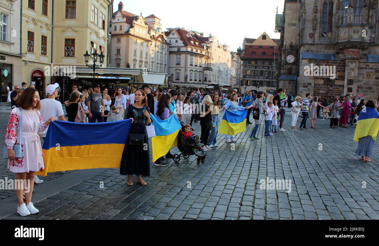 Human chain formed by Ukrainians and their supporters, part of the ...