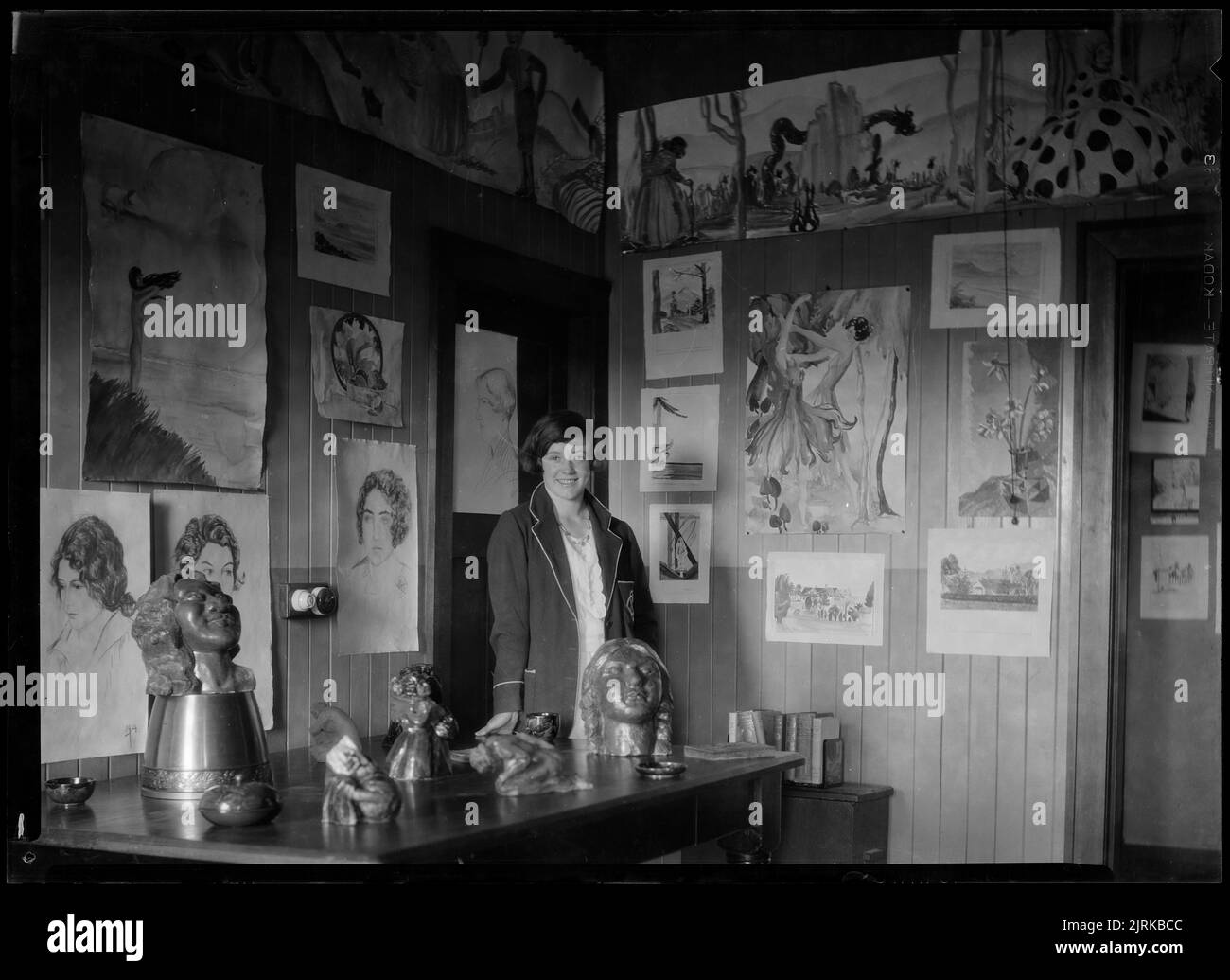 Nancy adkin and her display of paintings hi-res stock photography and ...