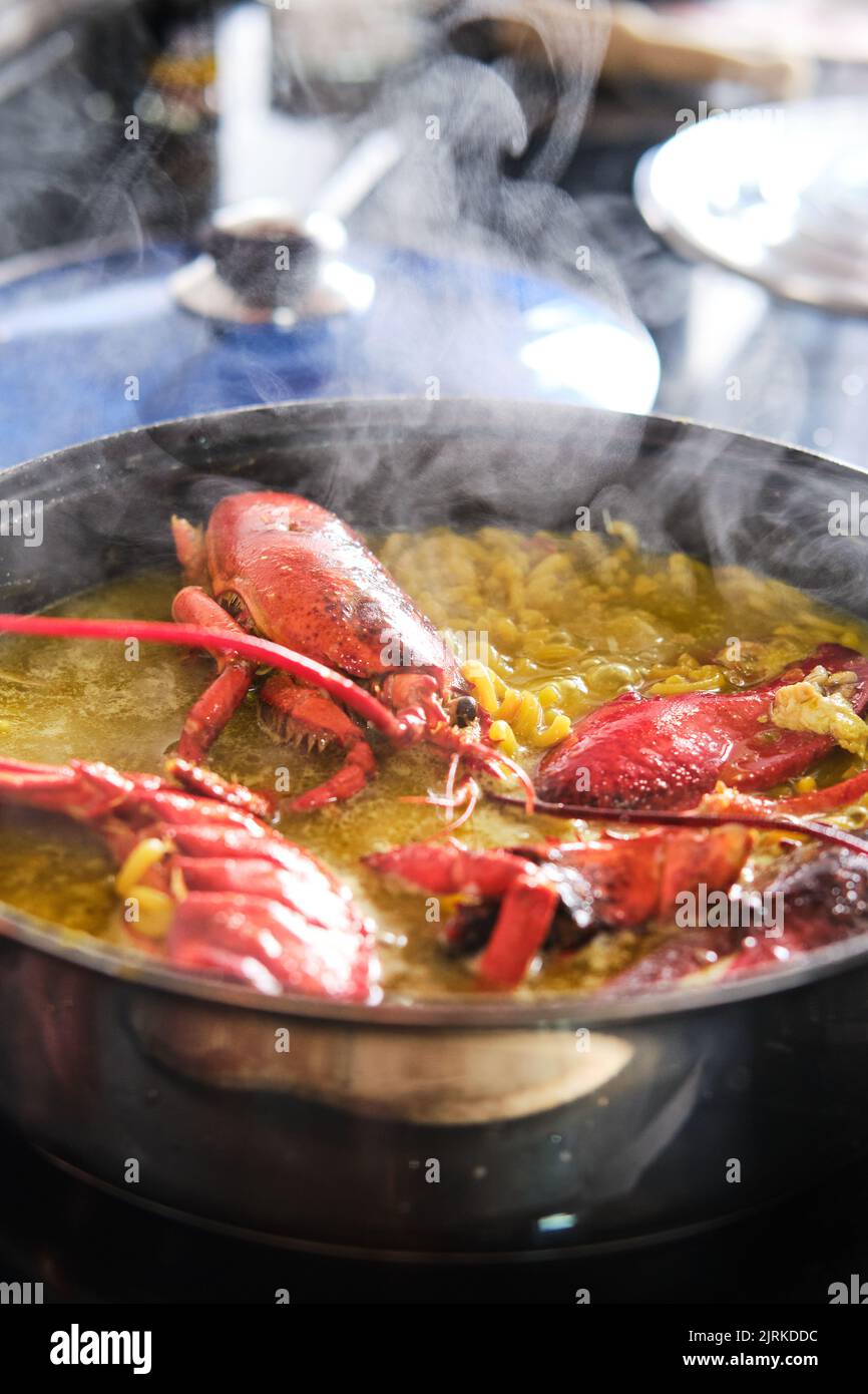 Typical Spanish fideuá with red prawns in cooking pot Stock Photo - Alamy