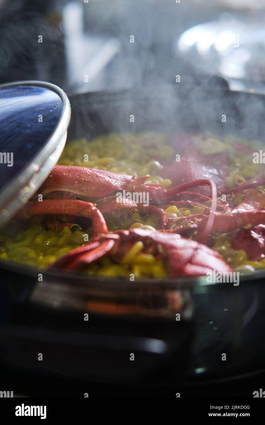 Typical Spanish fideuá with red prawns in cooking pot Stock Photo - Alamy