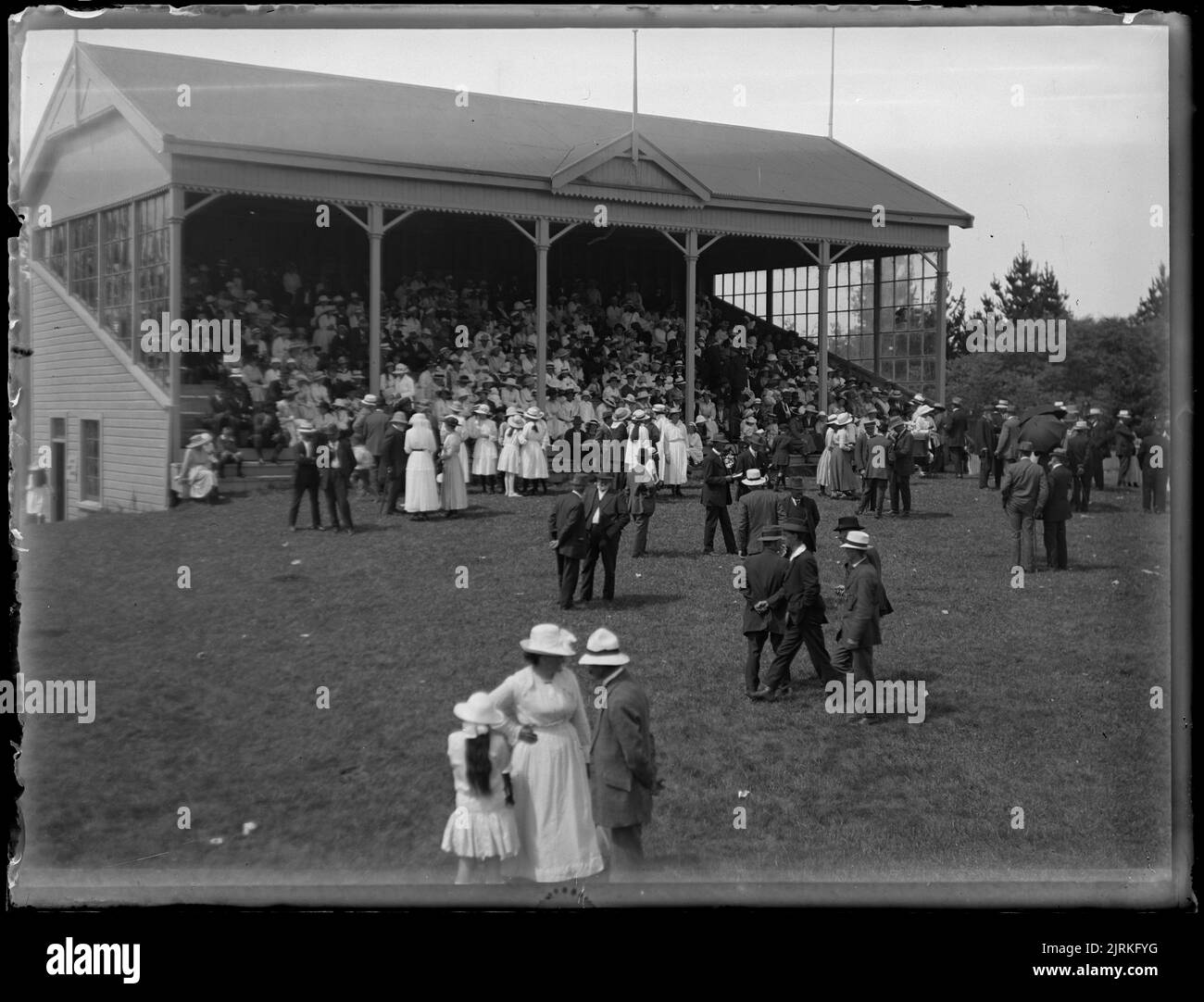 The Grandstand , 30 January 1918, by Leslie Adkin. Gift of G. L. Adkin ...