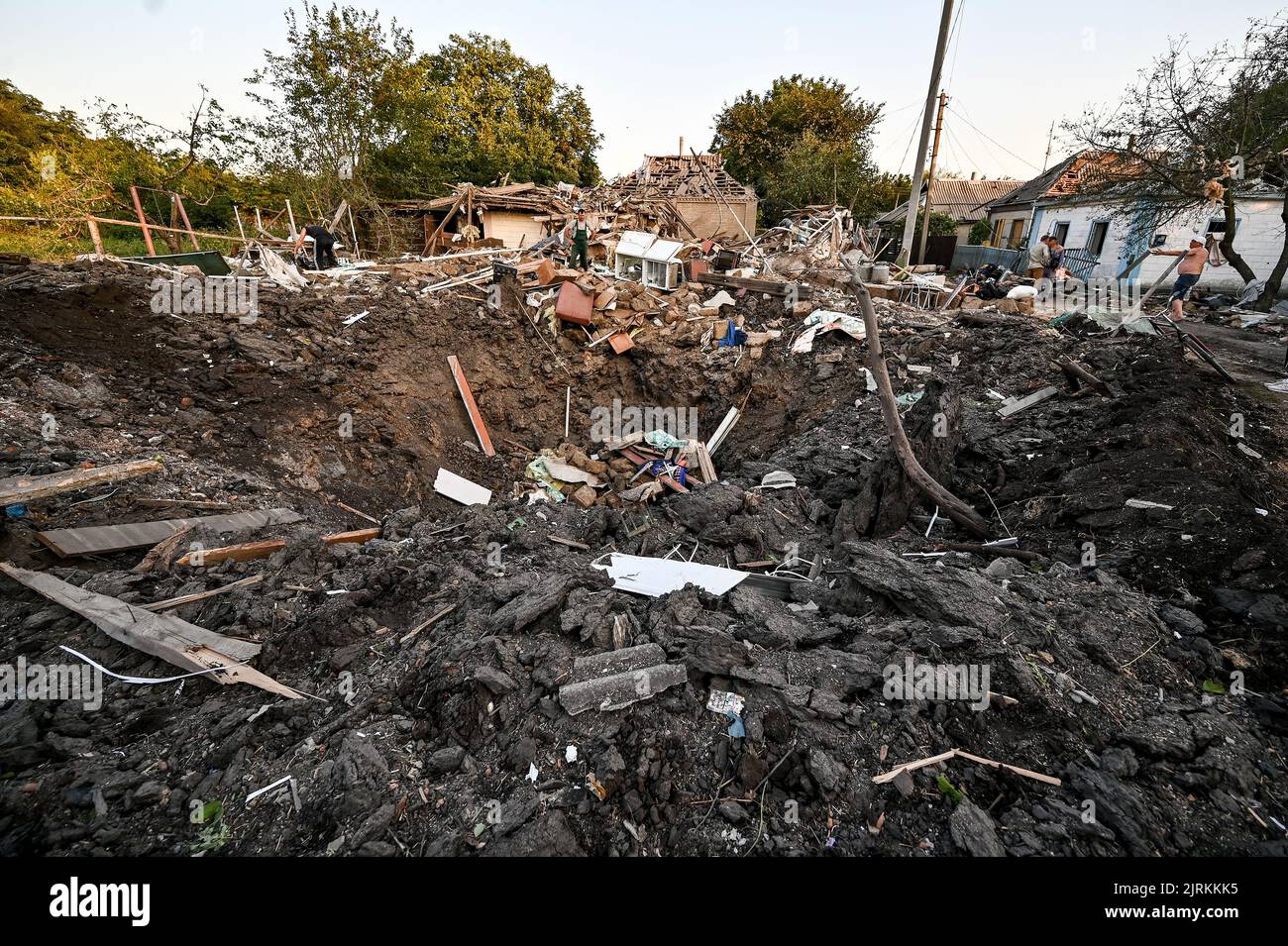 CHAPLYNE, UKRAINE - AUGUST 24, 2022 - A crater in a residential ...