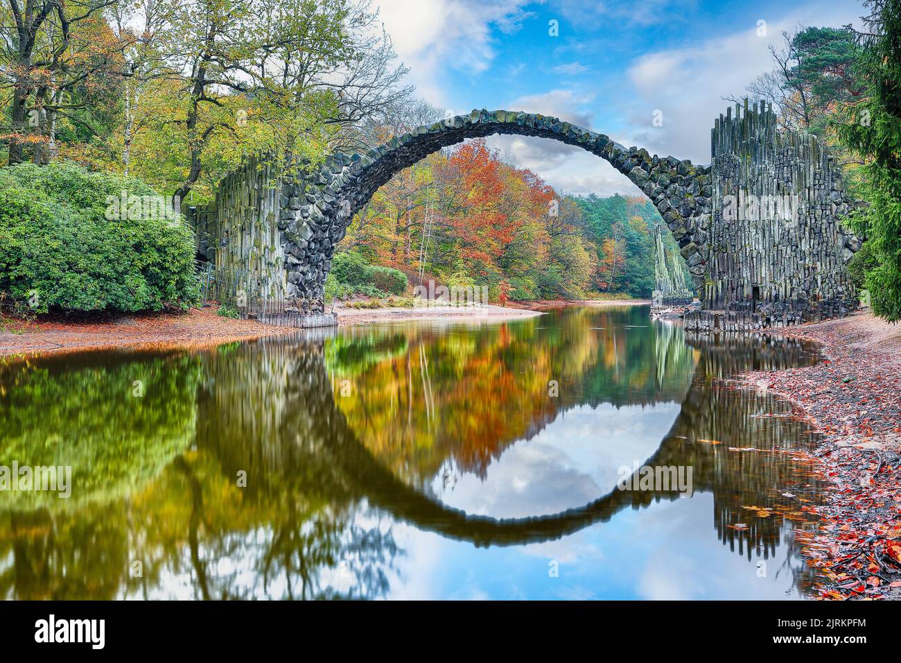 Astonishing autumn landscape in Azalea and Rhododendron Park Kromlau ...