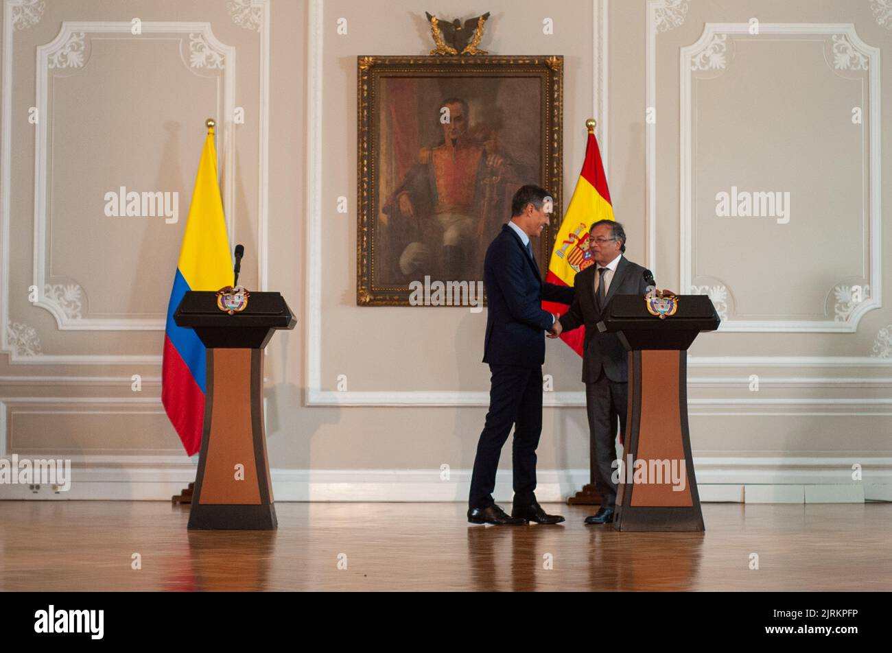 Spain's government president Pedro Sanchez (Left) shakes hands with ...