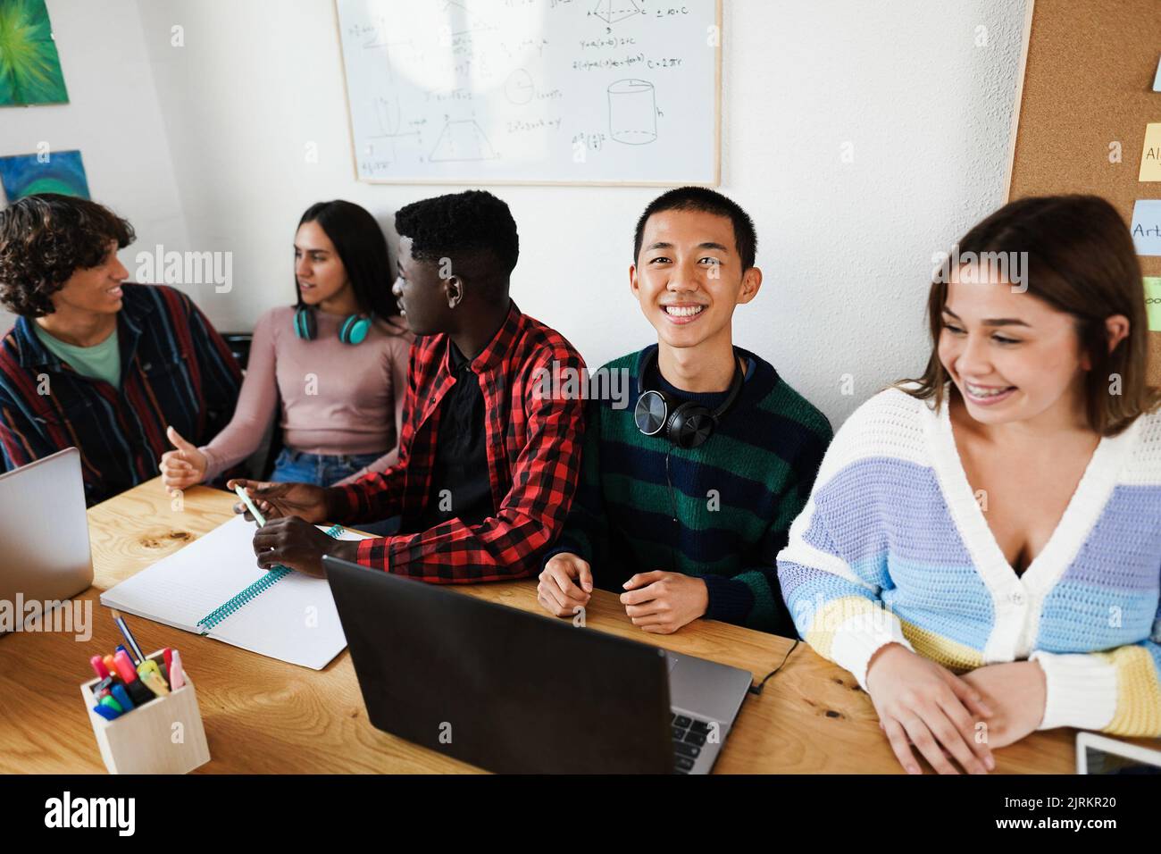 Teen students books classroom hi-res stock photography and images - Alamy