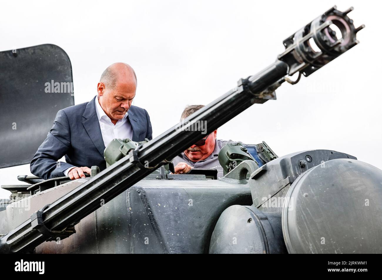Gepard self propelled anti aircraft gun hi-res stock photography and images - Alamy