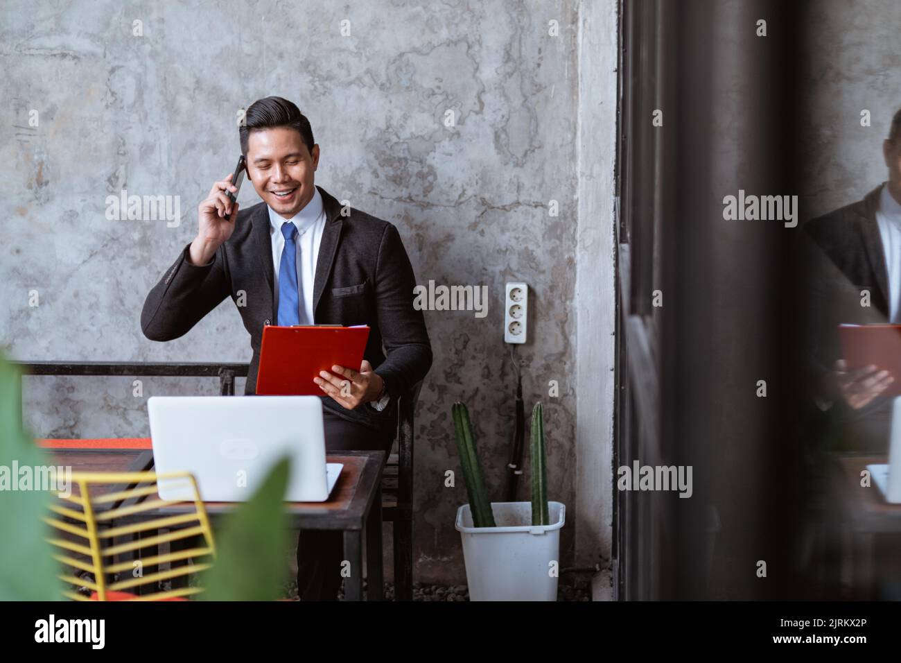 businessman having a discussion through his phone while working Stock ...