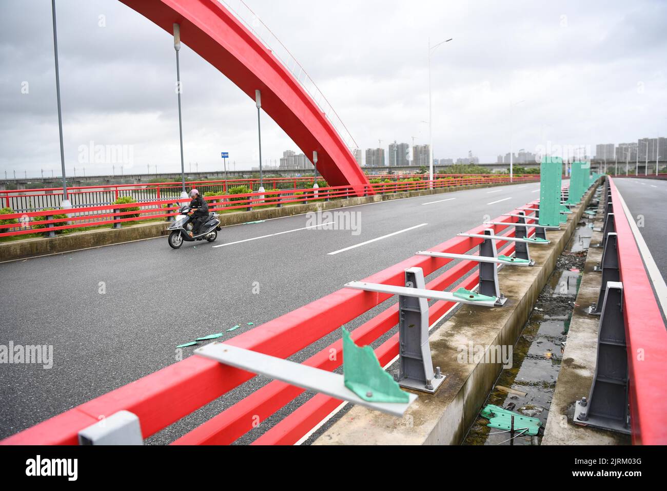 Damaged guardrails hi-res stock photography and images - Alamy
