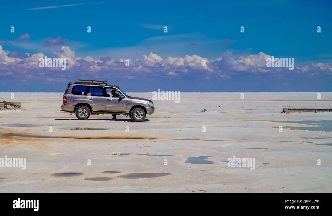 An off-road car parked on Uyuni Salt Flats in Bolivia Stock Photo - Alamy