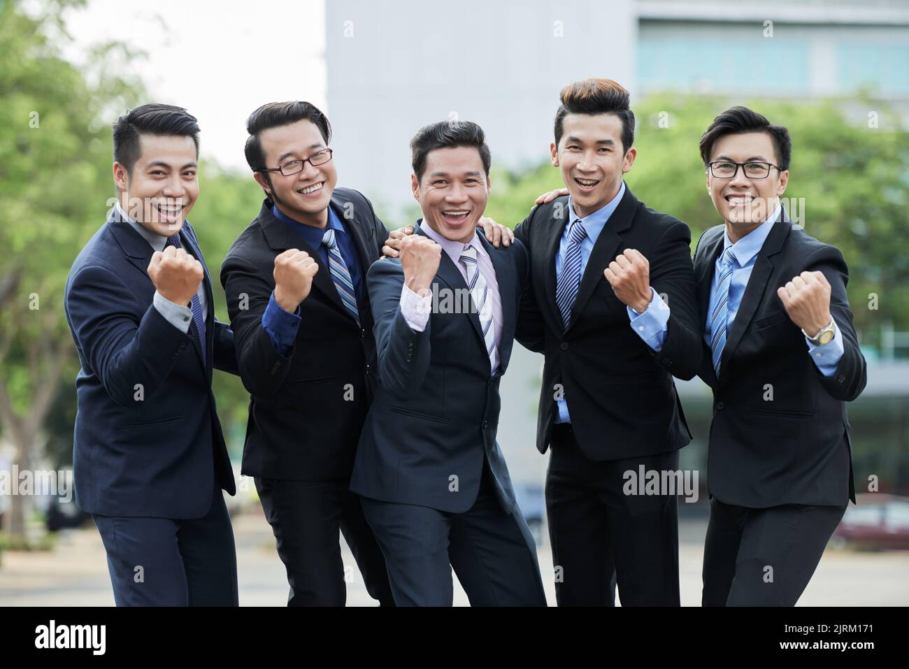 Asian men, suits hi-res stock photography and images - Alamy