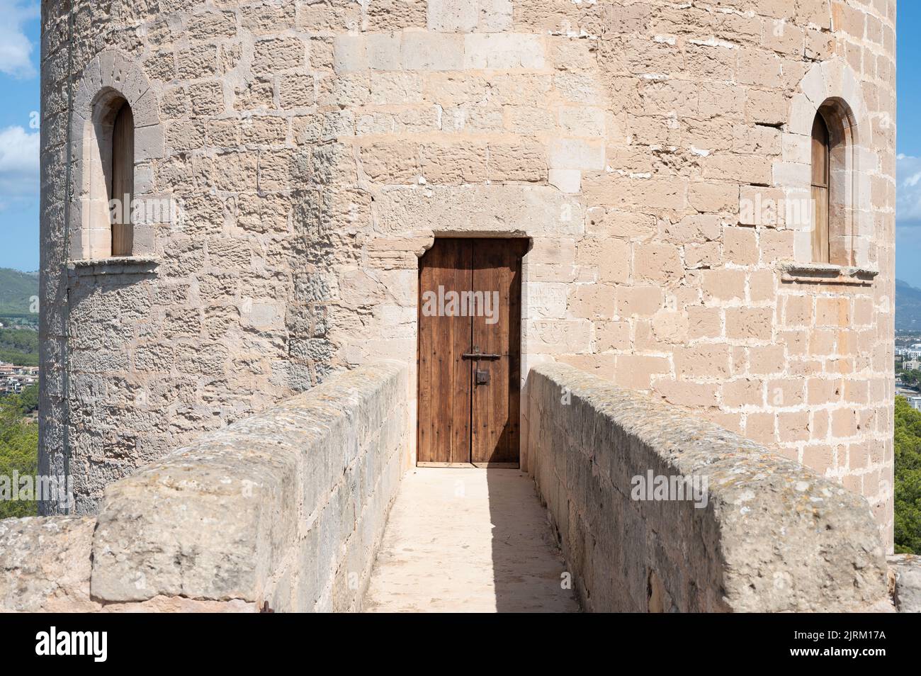 Ancient castle bridge watchtower hi-res stock photography and images ...
