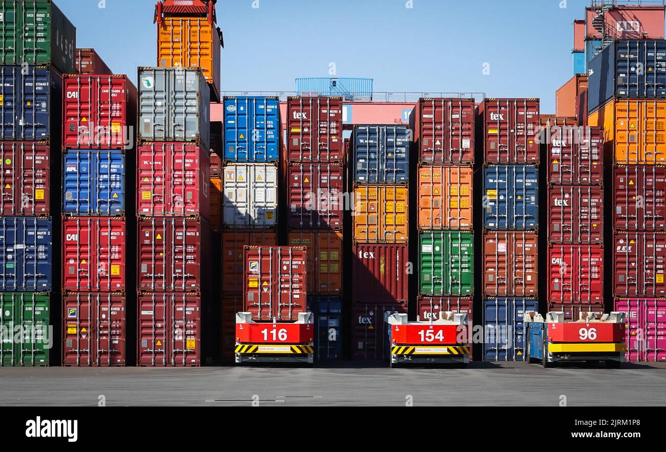 Hamburg, Germany. 24th Aug, 2022. Automated container transporters (AGV ...