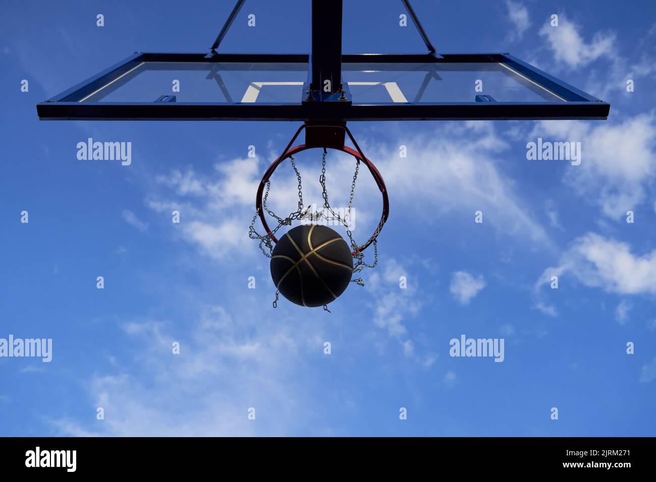 Ball falling basketball hoop hi-res stock photography and images - Alamy