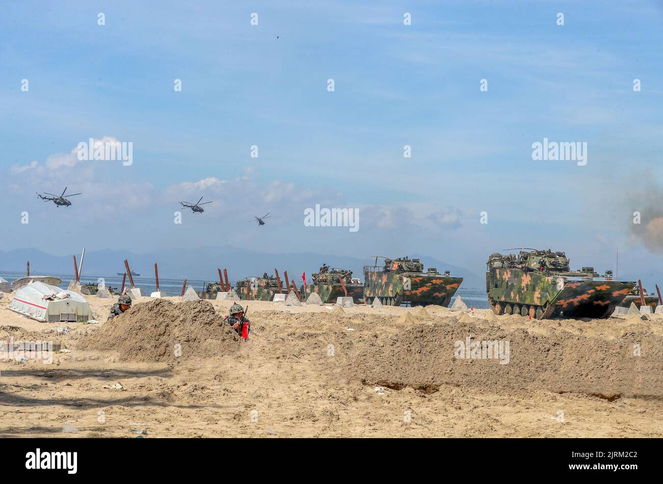 FUJIAN, CHINA - AUGUST 24, 2022 - The PLA Navy and the PLA Army conduct ...