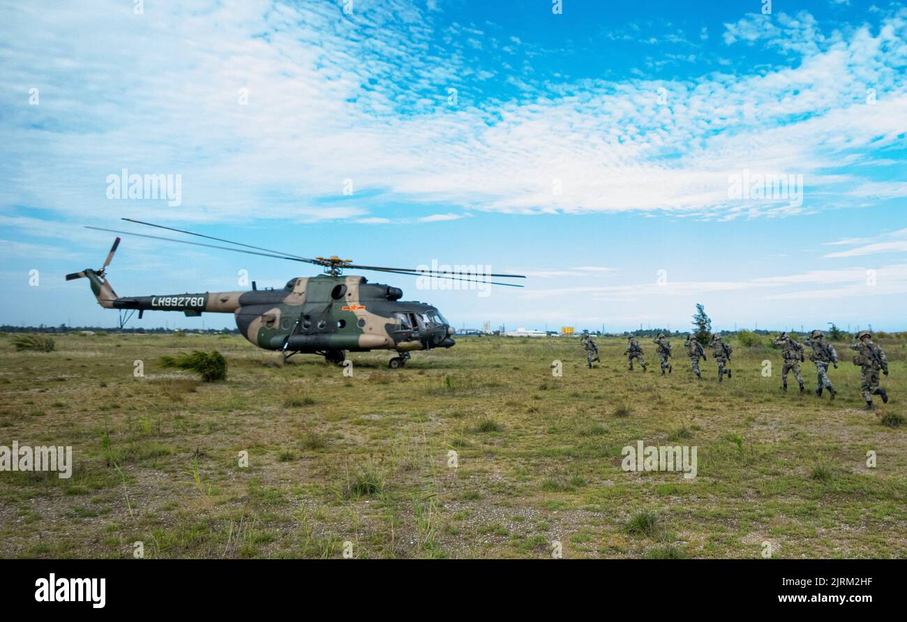FUJIAN, CHINA - AUGUST 24, 2022 - The PLA Navy and the PLA Army conduct ...