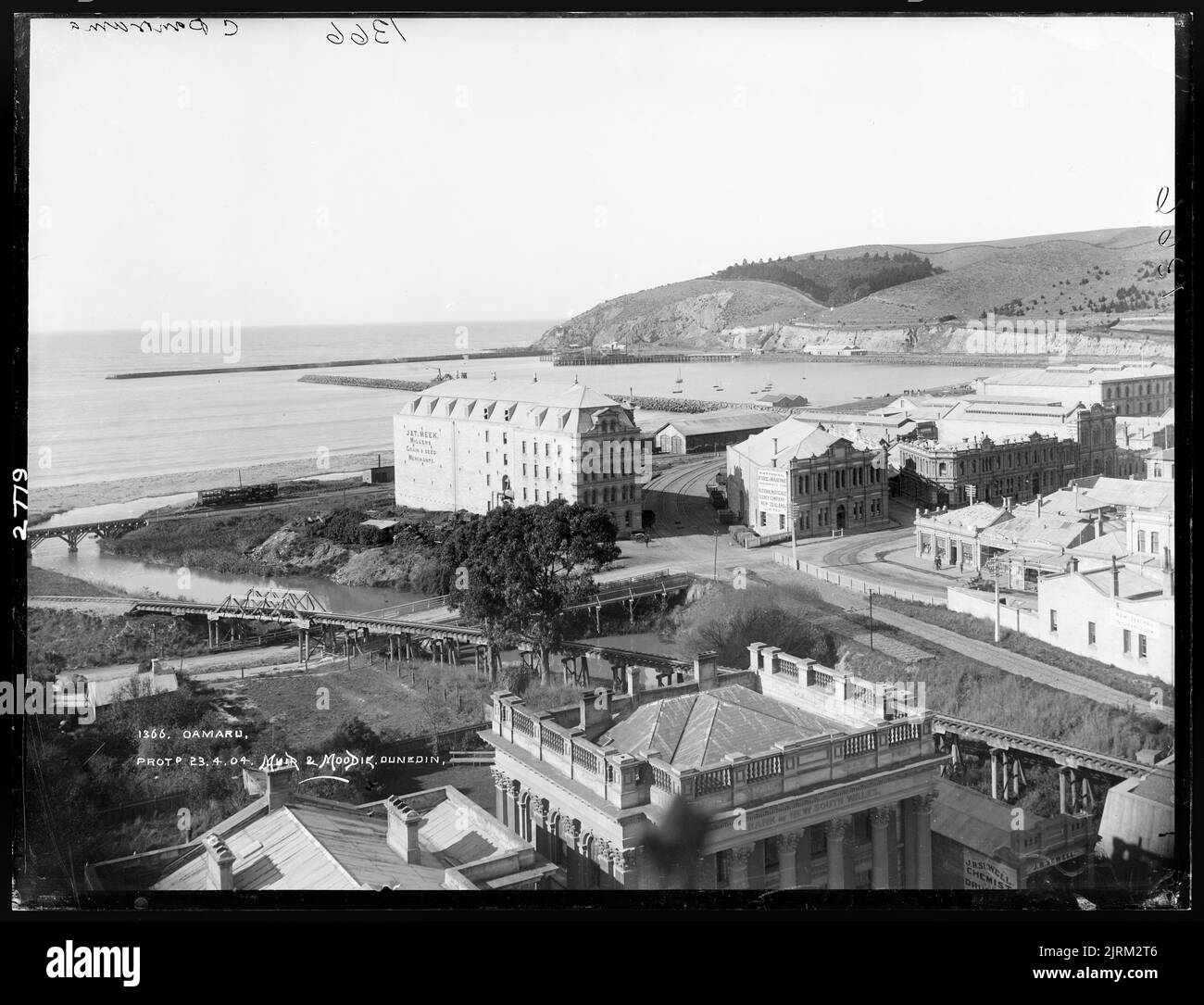 Oamaru, circa 1904, Dunedin, by Muir & Moodie Stock Photo - Alamy