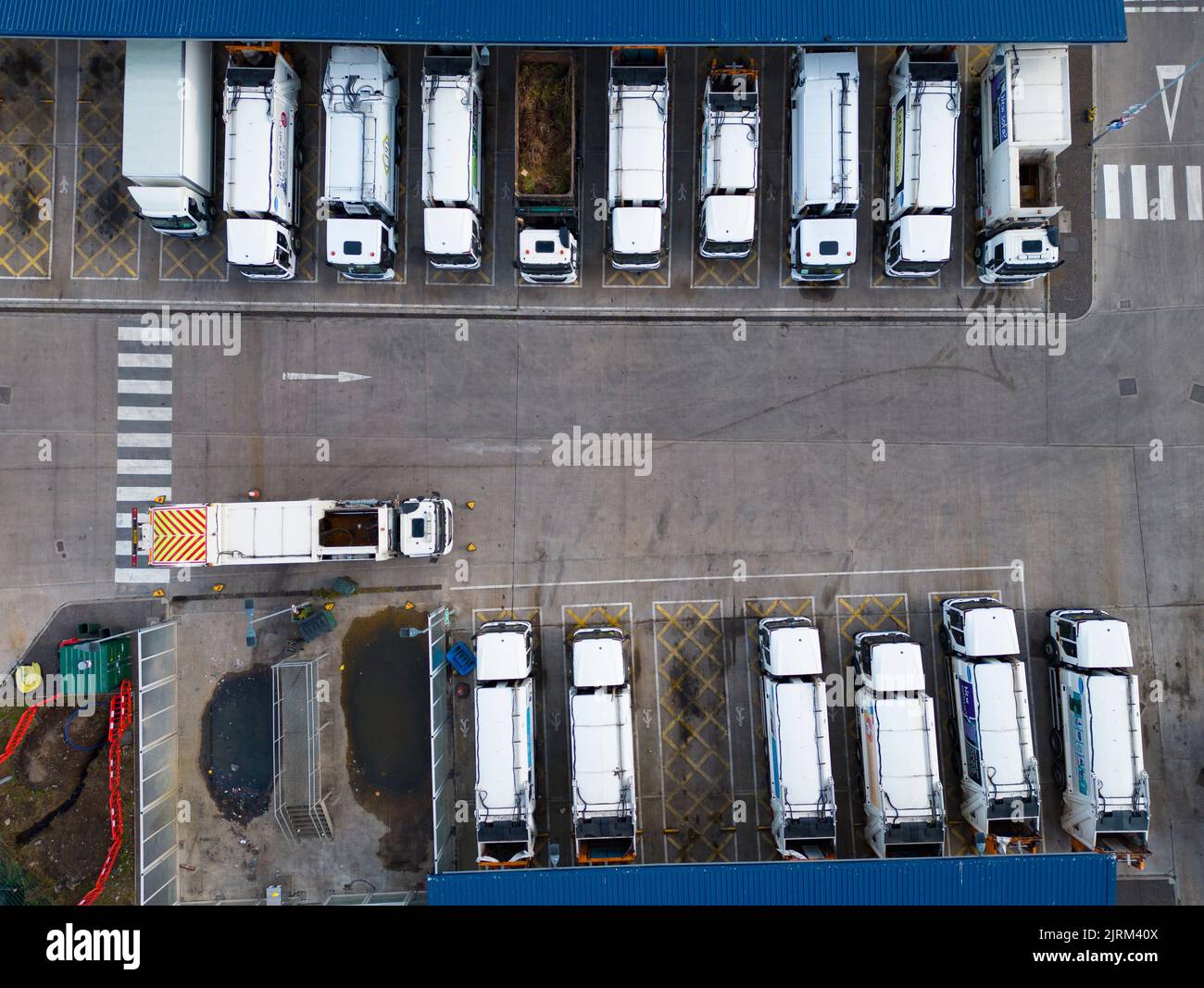 Waste collection vehicles uk hi-res stock photography and images - Alamy