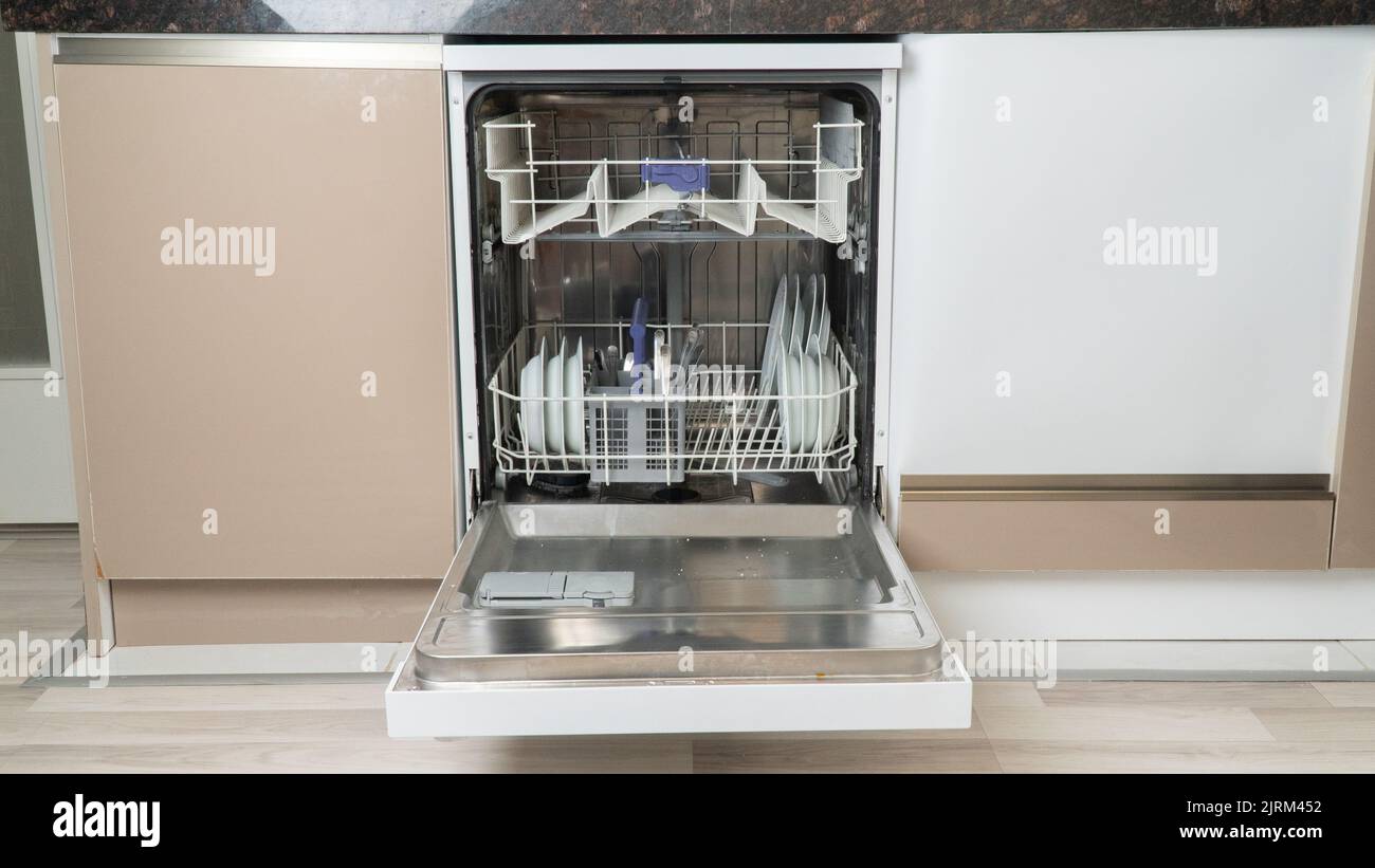 Dishwasher loaded hi-res stock photography and images - Alamy