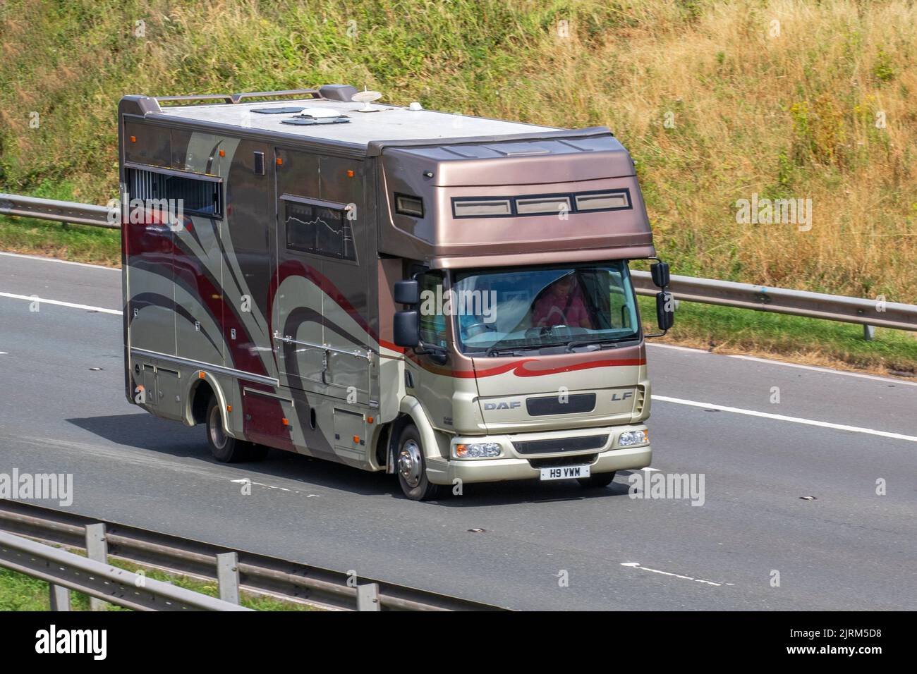 2005 Gold DAF TRUCKS. FA LF45 150 45.150 DAY 3920cc luxury horsebox ...