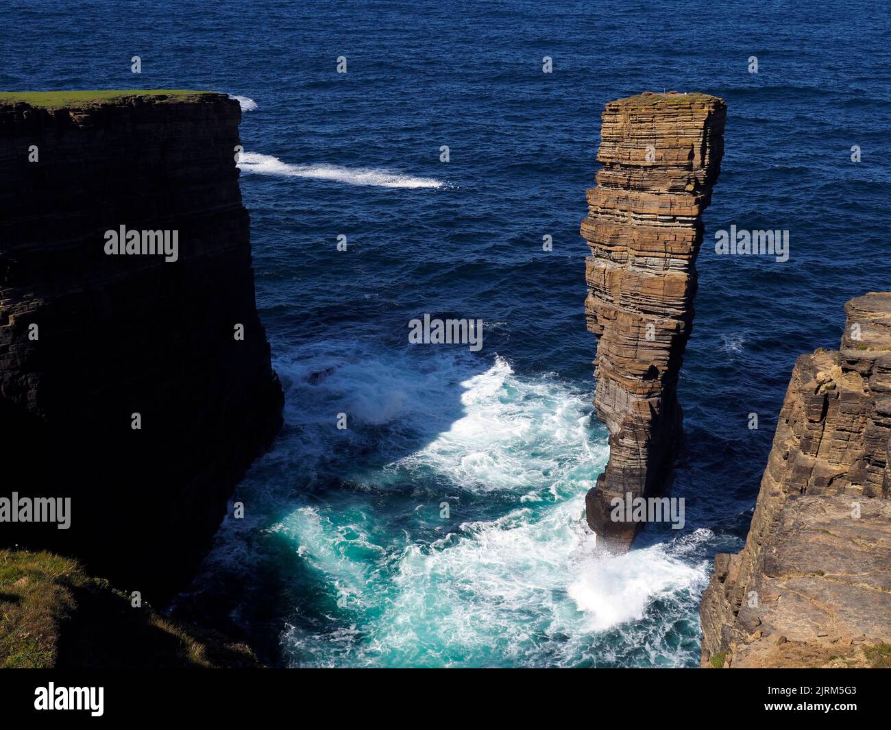 North gaulton castle sea stack hi-res stock photography and images - Alamy
