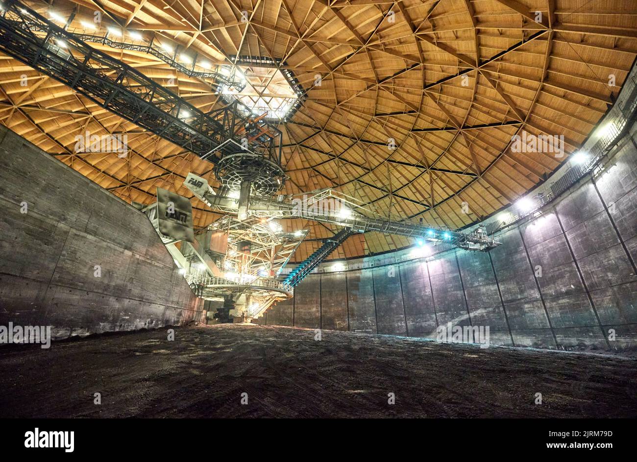 Hamburg, Germany. 25th Aug, 2022. View into one of the two coal yards ...