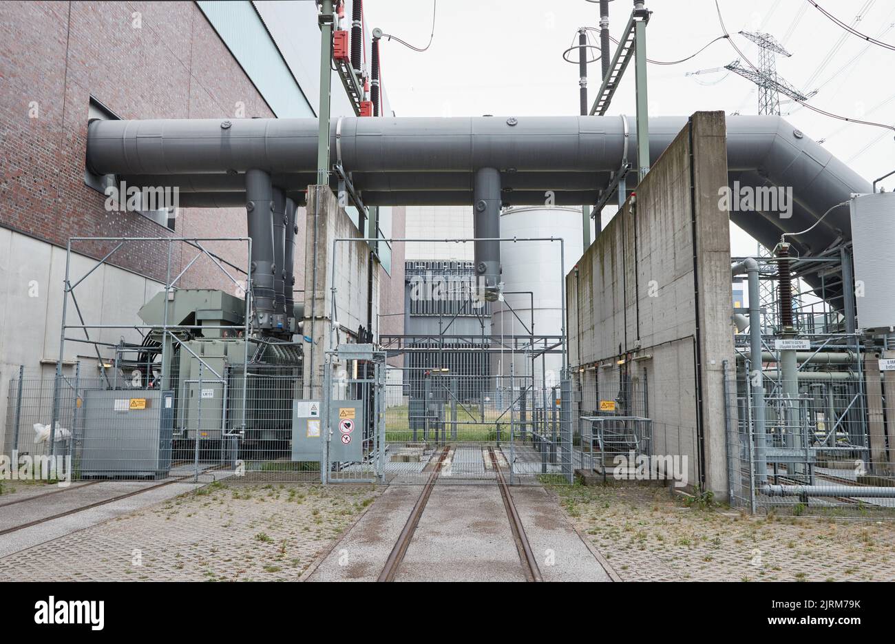 Hamburg, Germany. 25th Aug, 2022. View of the gap (r) where a captive ...