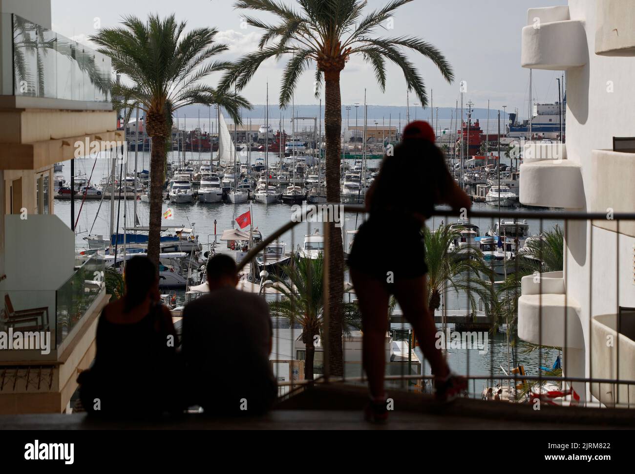 Palma, Spain. 25th Aug, 2022. People look at the port of Palma in ...