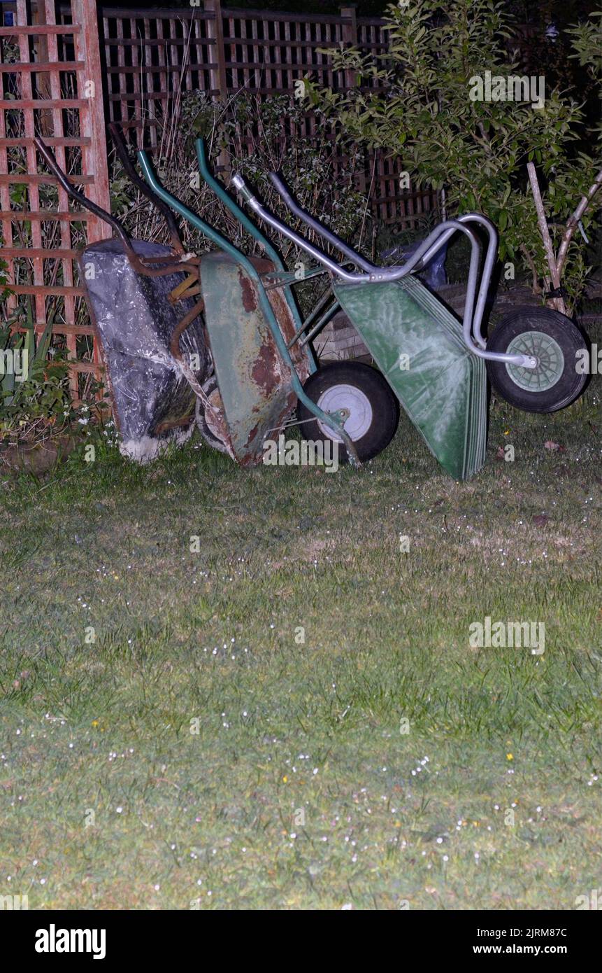 Garden wheelbarrows hi-res stock photography and images - Alamy