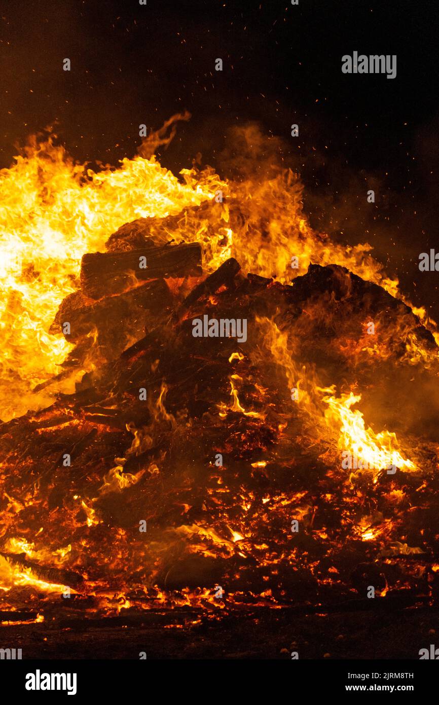 Huge bonfire at night Stock Photo - Alamy