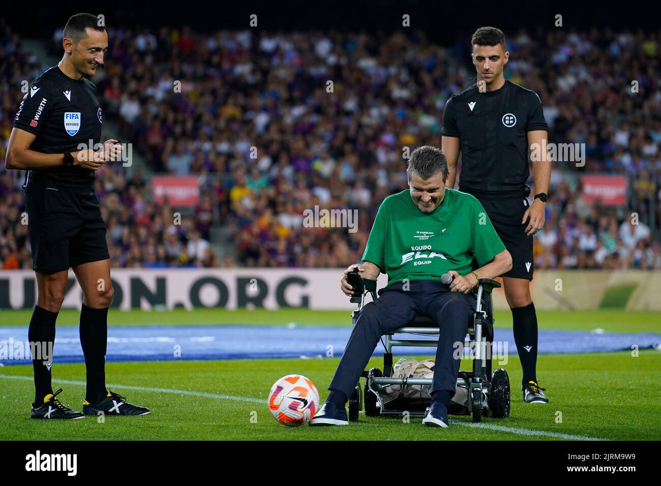 The ex player Juan Carlos Unzue before the kick off during the friendly ...