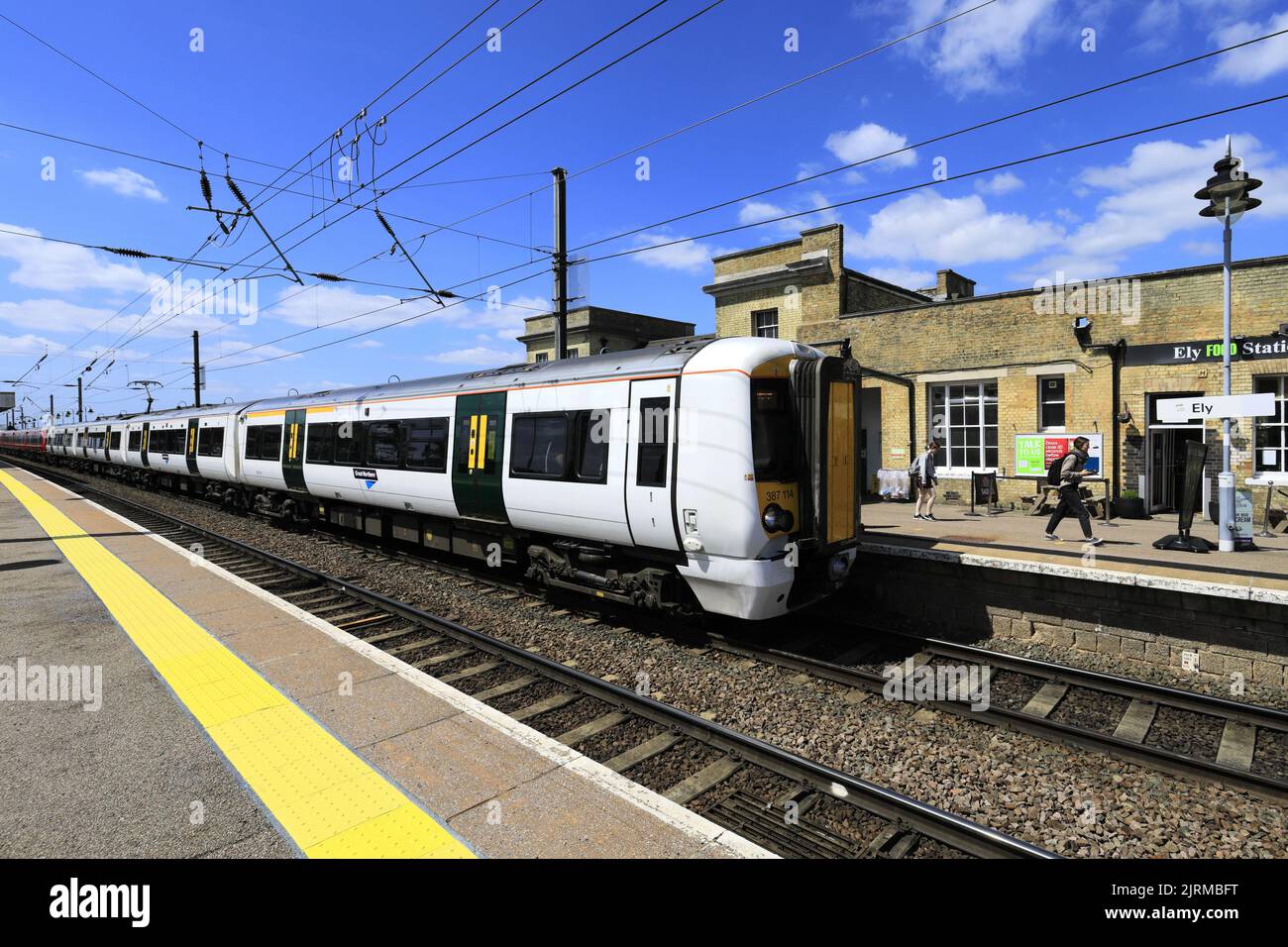 Great Northern Train at Ely station, Ely city, Cambridgeshire, England ...