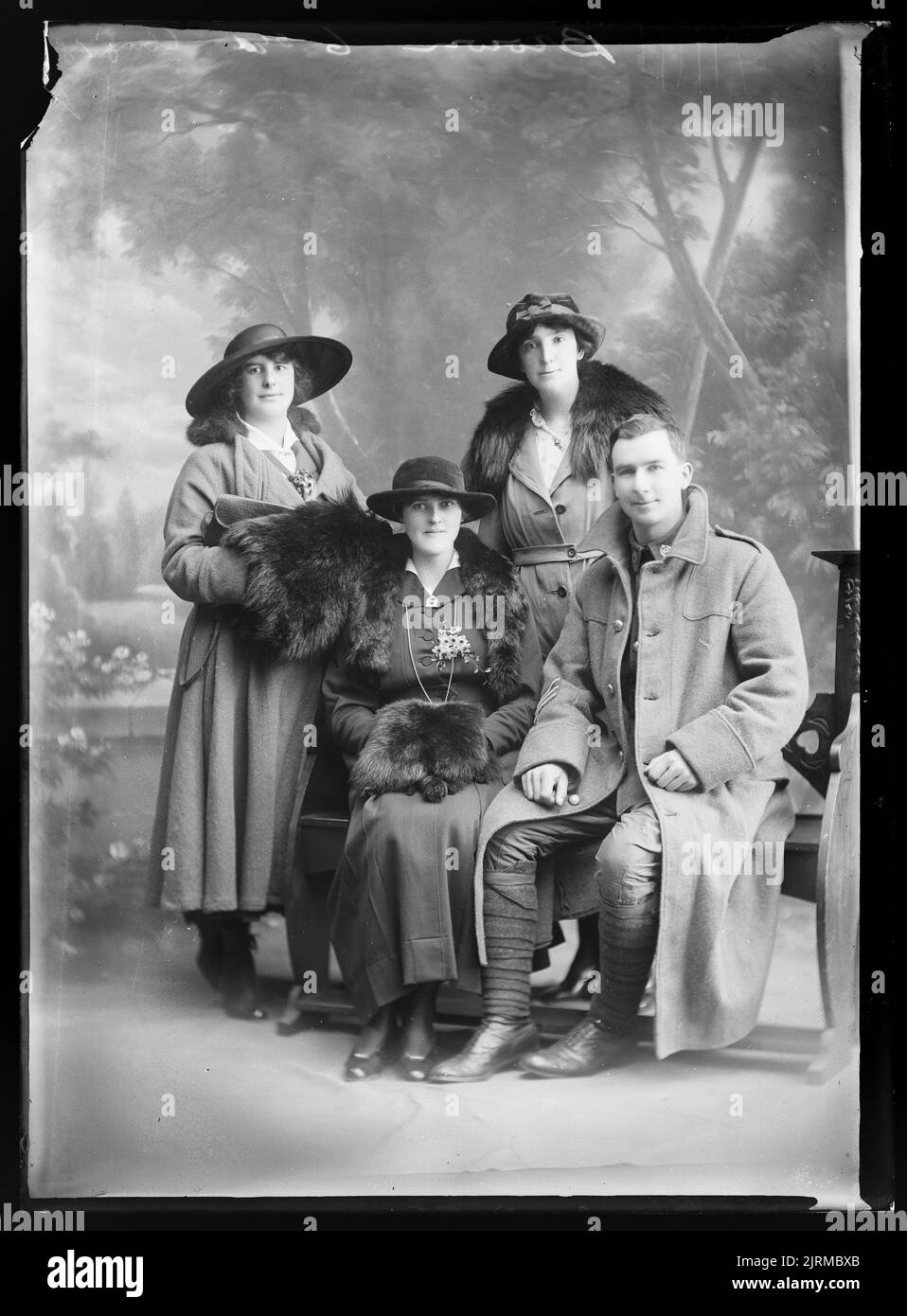 George Onslow Browne, his wife Florence Daisy and sisters Louisa May ...