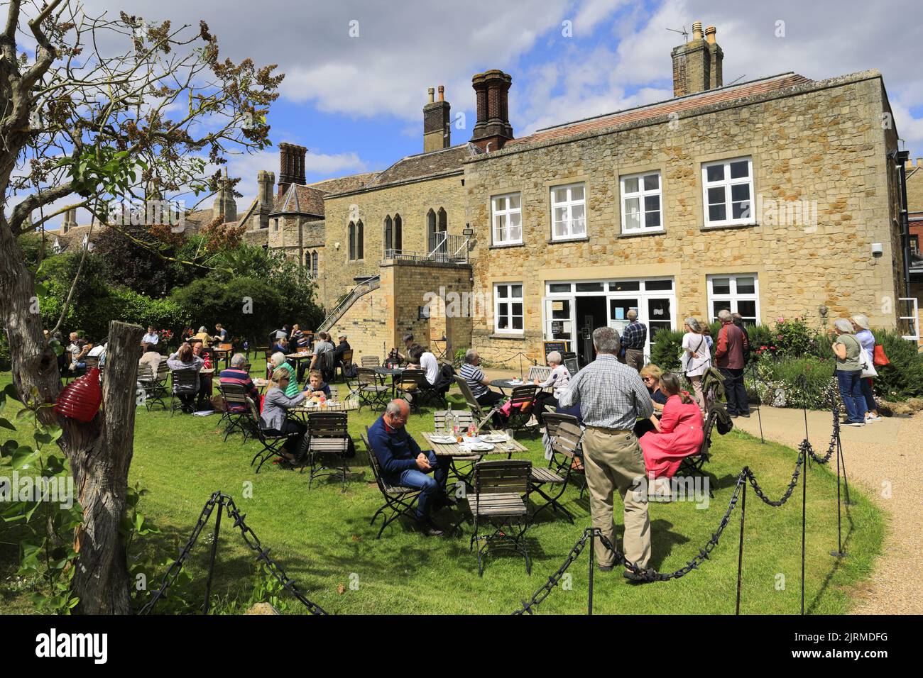 Ely cathedral gardens hi-res stock photography and images - Alamy