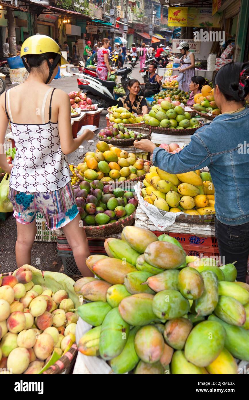 Traders in street market, Hai Phong, Vietnam Stock Photo - Alamy