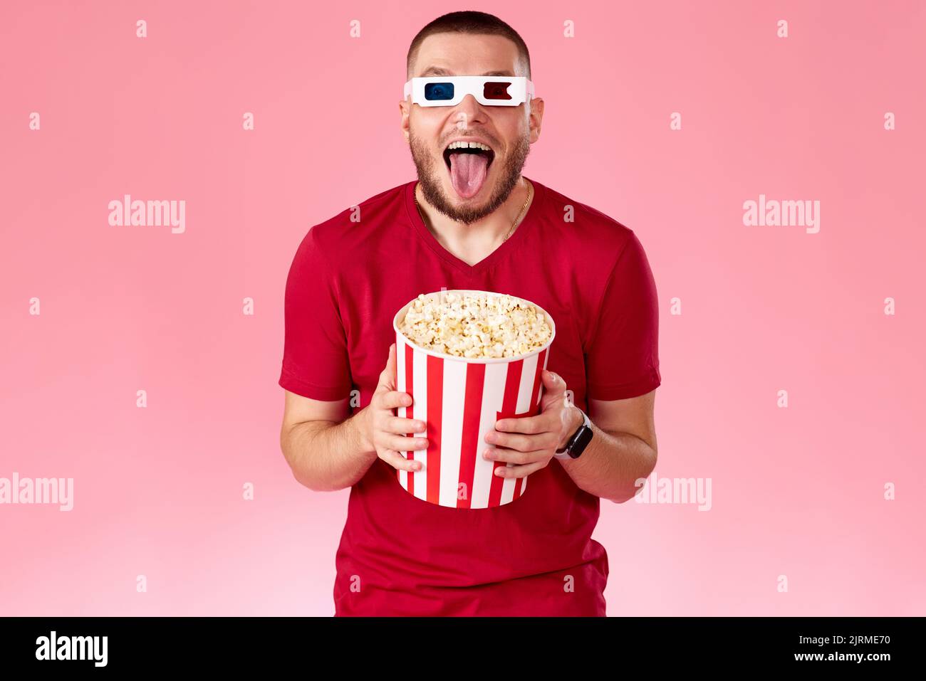 Young caucasian man in 3d glasses eating popcorn Stock Photo - Alamy