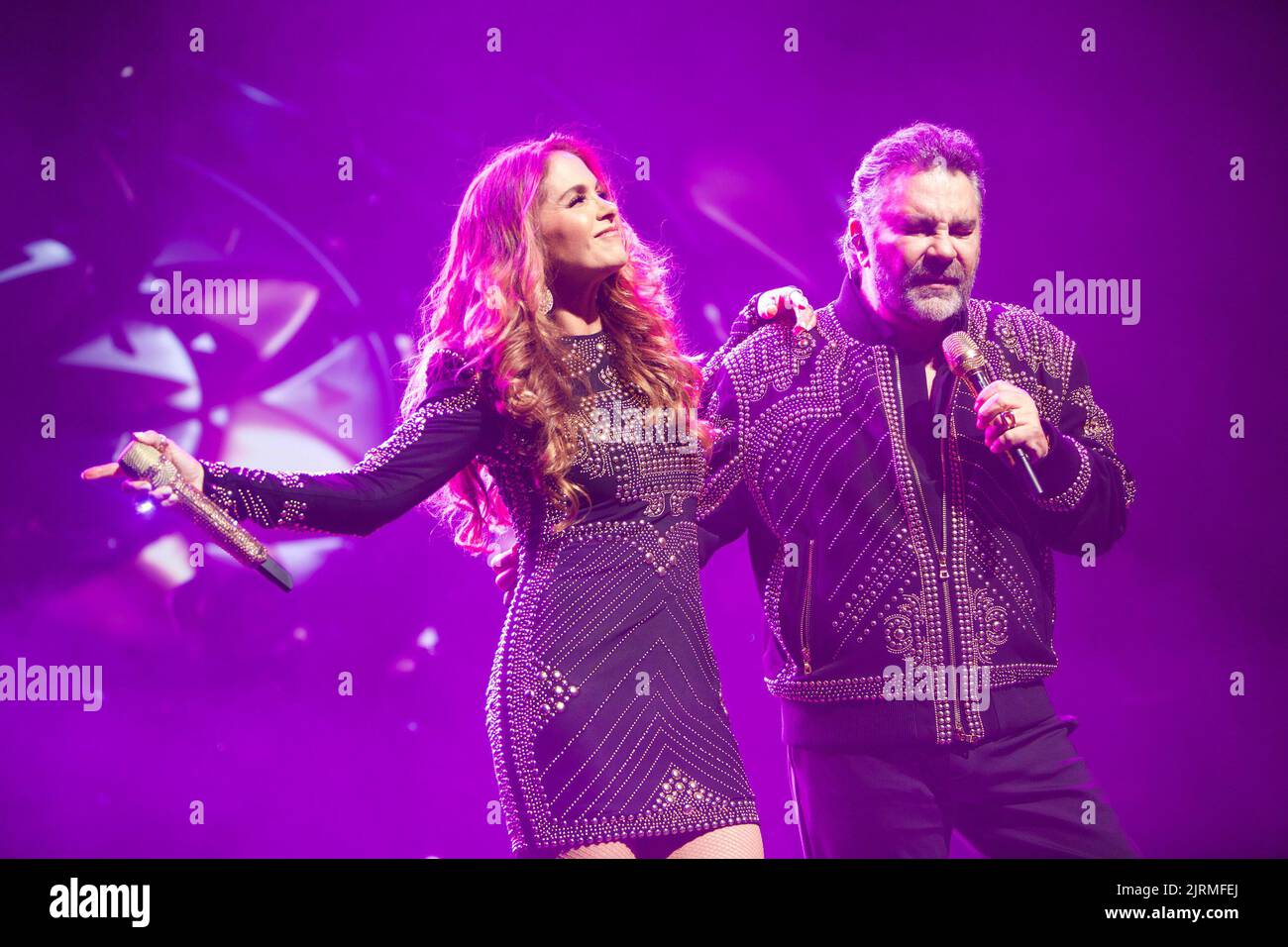 HOLLYWOOD, FL - AUG 24: Singers Lucero and Mijares perform during a ...
