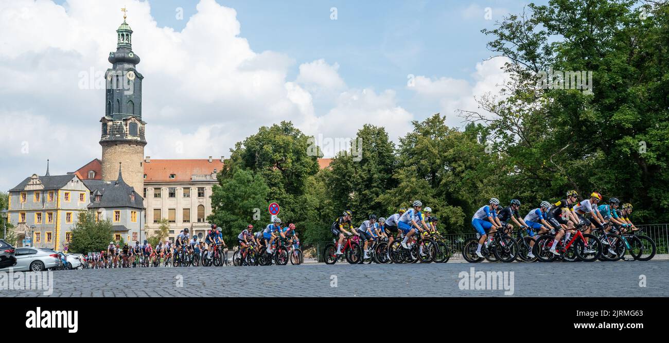 25 August 2022, Thuringia, Weimar/Meiningen: Cycling: Tour of Germany ...