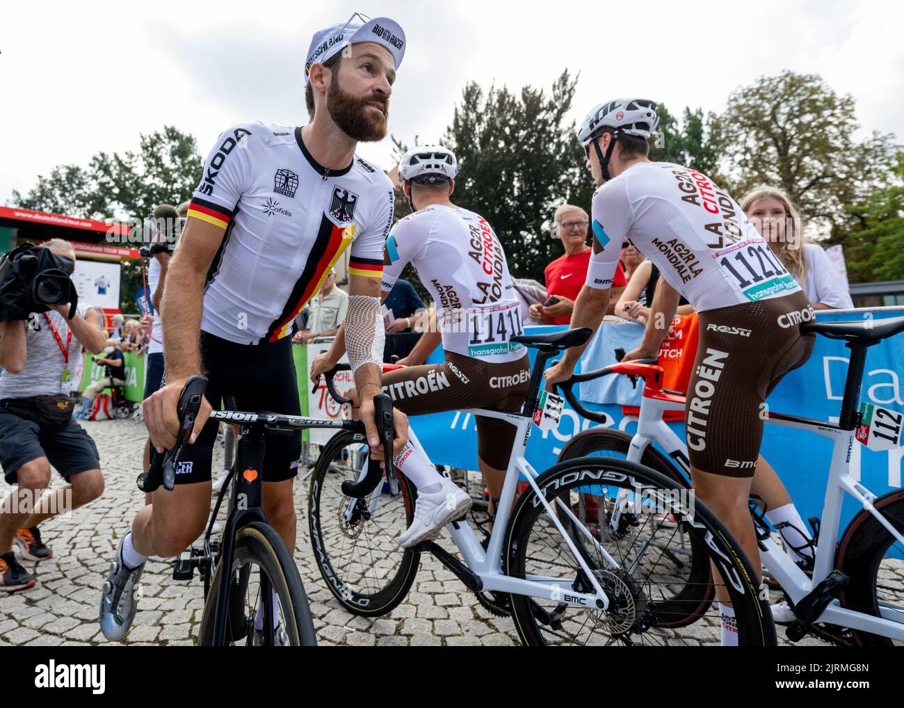 25 August 2022, Thuringia, Weimar/Meiningen: Cycling: Tour of Germany ...