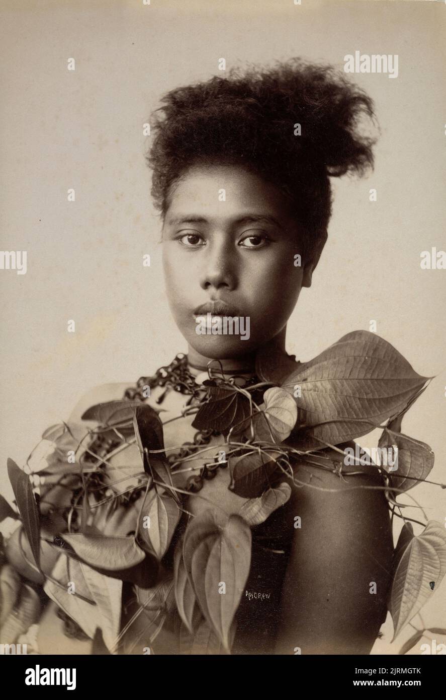 Portrait of a young samoan woman hi-res stock photography and images ...