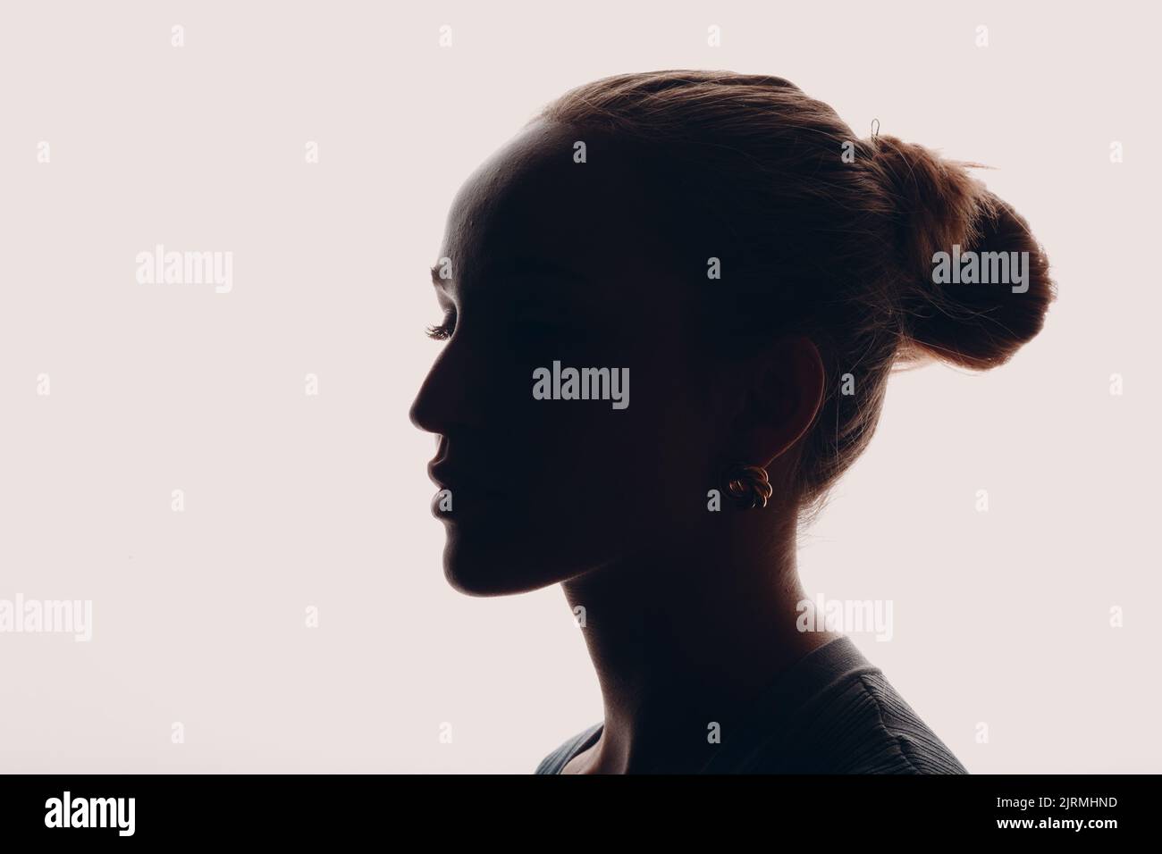 Woman profile portrait silhouette hi-res stock photography and images ...
