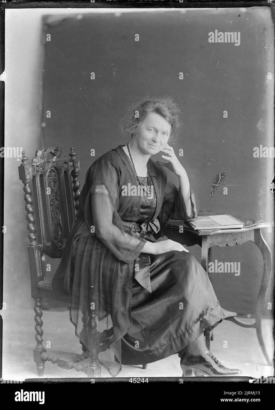 Portrait of Mrs Edith Mabel Braddock (née Freeman), circa 1920 ...