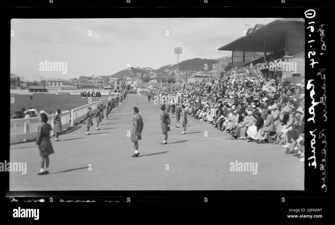 December 1953 january 1954 queens visit hi-res stock photography and ...