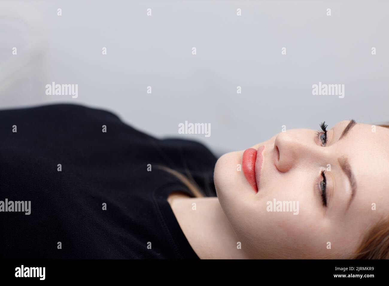 Woman contour hi-res stock photography and images - Alamy