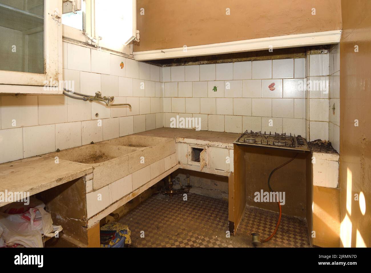abandoned old kitchen in a building Stock Photo - Alamy