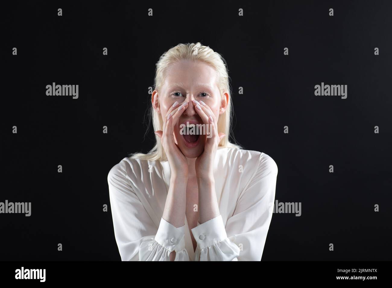 Woman shouting profile hi-res stock photography and images - Alamy